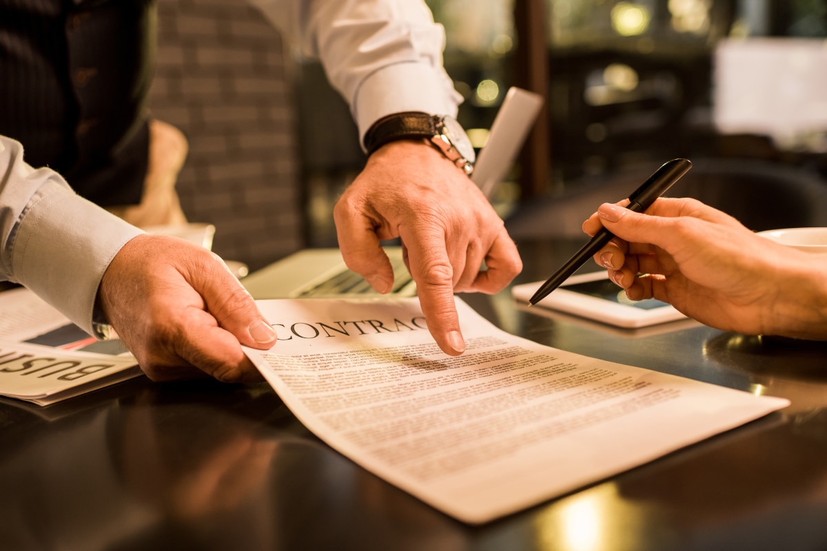 Vertragliche Haftung laut BGB: Definition & Beispiel